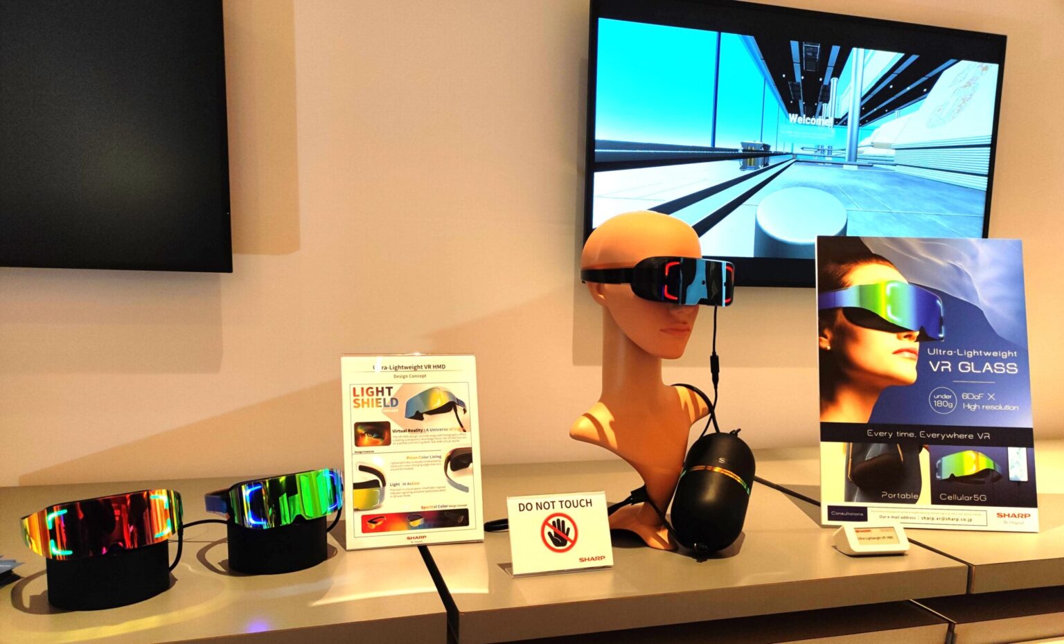 SHARPのVR HMDプロトタイプを体験！ 「生活に溶け込む」を目指した軽さと機能【CES 2023】 | PANORA