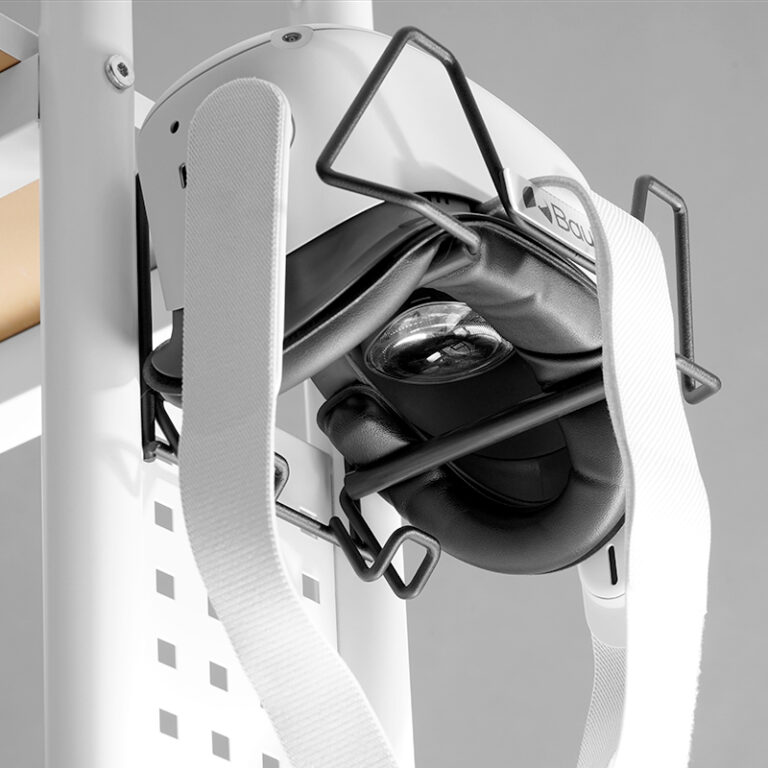 Bauhutte、VRゴーグルをデスク横にかけられる専用ハンガー発売 レンズ下向きで直射日光やホコリを防ぐ | PANORA